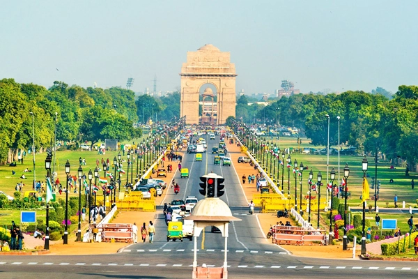 Tempo Traveller in Lucknow