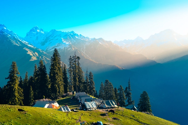 Tempo Traveller in Lucknow